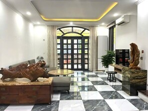 Vila, vista para a cidade | Sala de estar