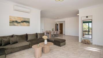 Vila superior, vista para o mar | Área de estar