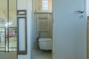 Apartamento básico | Banheiro