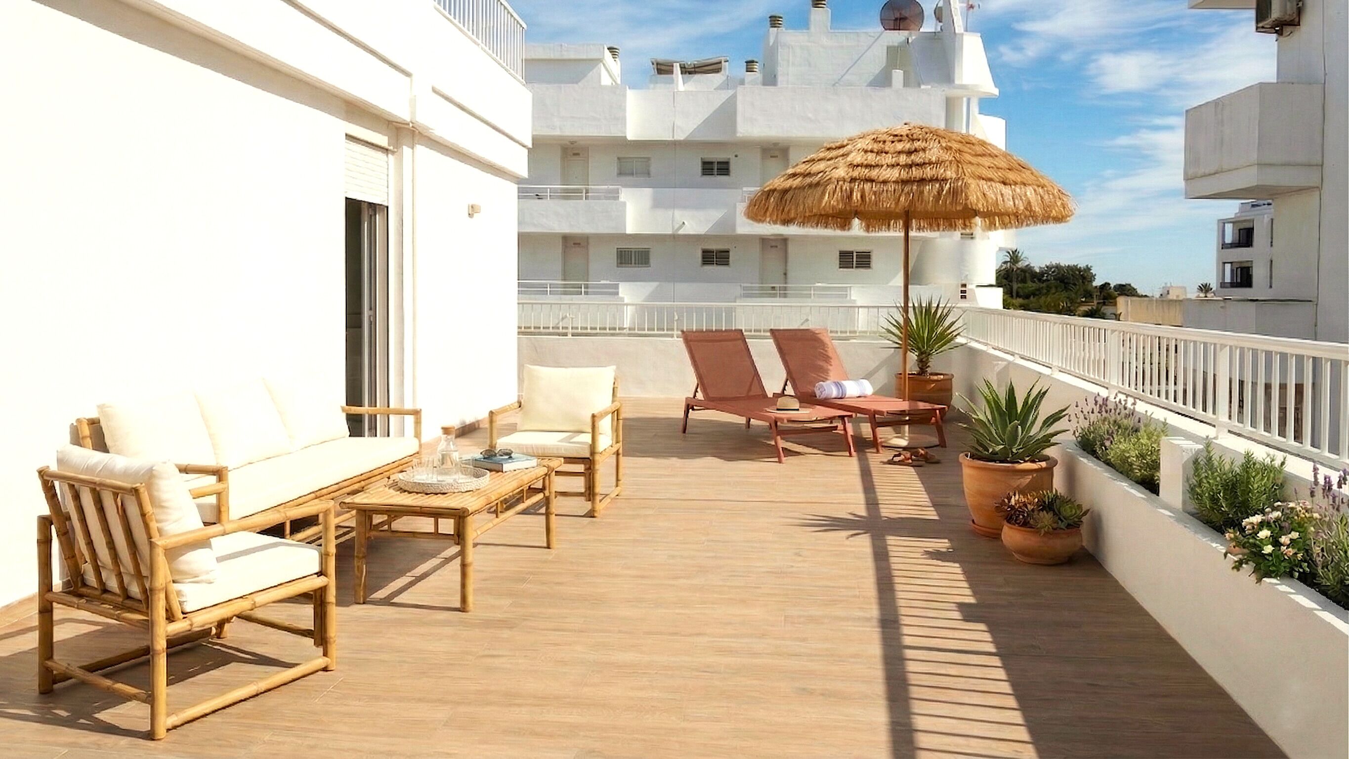 Apartamento Superior, 2 quartos, vista parcial para o mar, na torre | Terraço/pátio interior