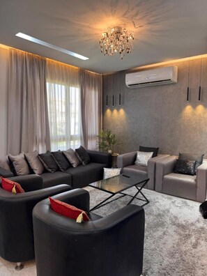 Apartamento Superior, 3 quartos, vista para o lago | Sala de estar