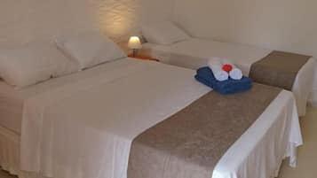 Quarto triplo básico, vista para o jardim