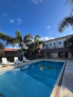 12 piscinas exteriores 