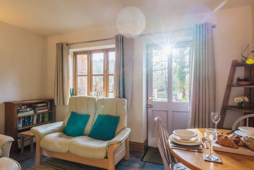 Wharf Cottage: Swimming Lake, Bbq Hut, Games Room - Alton