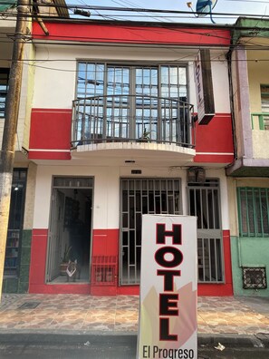 Fachada da propriedade