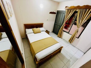 Habitación estandar con escritorio | Wi-Fi de cortesia, roupa de cama