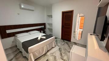 Quarto casal luxo, sacada, vista para o jardim