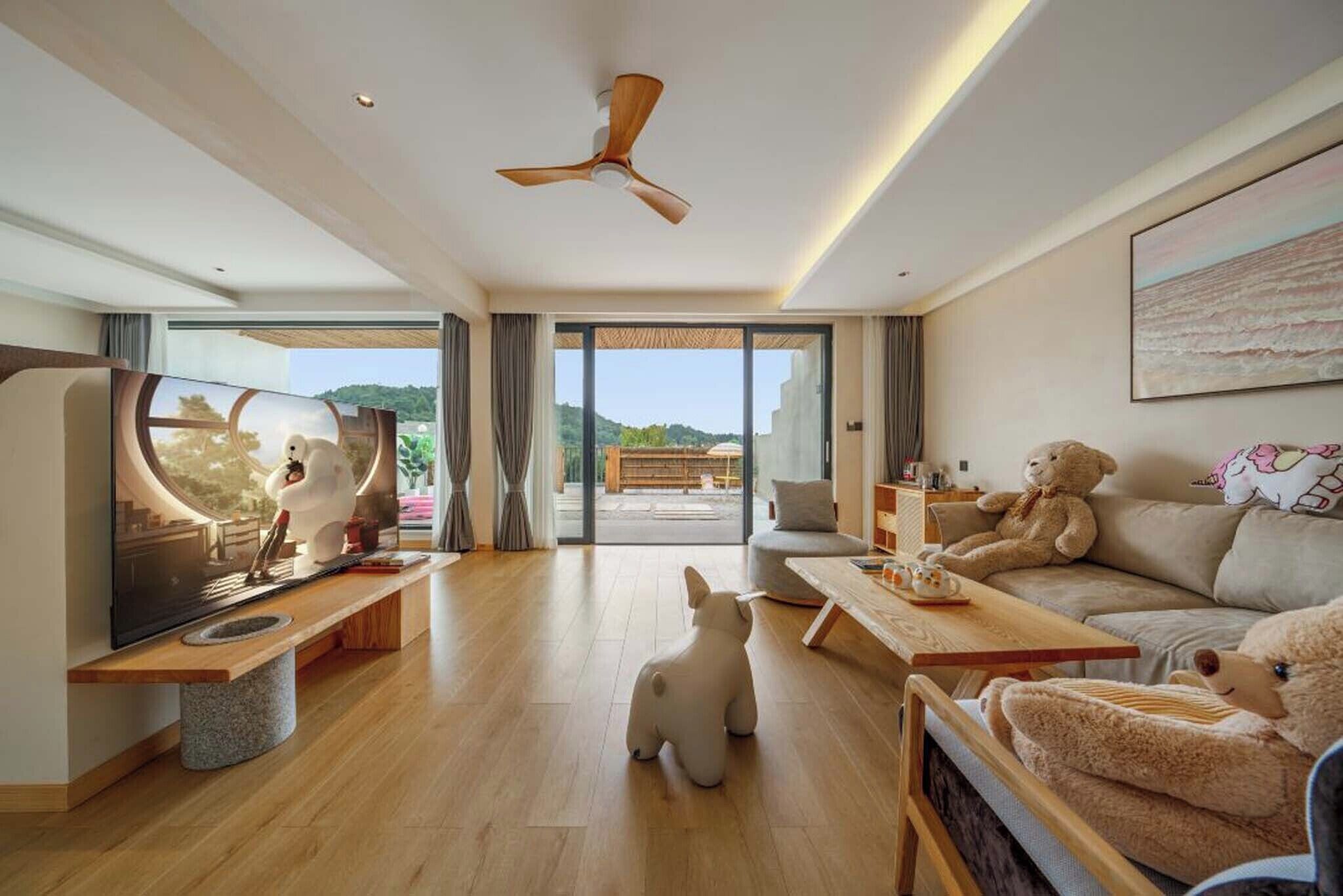 Suíte panorâmica, vista para a montanha | Sala de estar