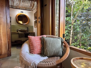 Quarto Duplo Comfort, varanda, vista para o jardim | Interior