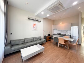 Quarto Quádruplo, varanda, vista para a montanha | Interior