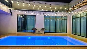 Vila, 4 quartos, para fumantes, piscina particular | Piscina | Piscina externa