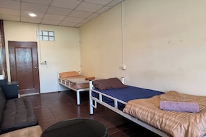 Quarto família, banheiro compartilhado | Vista do quarto