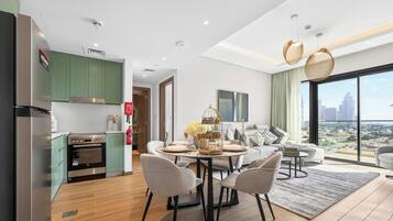 Apartamento superluxo, vista para a cidade | Roupas de cama premium, cofres nos quartos, individualmente decorados