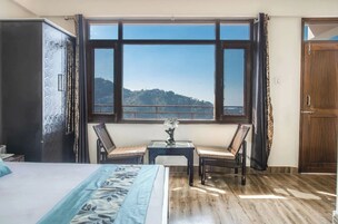 Quarto casal standard, sacada, vista para a montanha