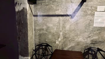 Quarto Twin, casa de banho partilhada | Interior