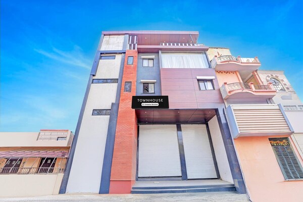 Super Townhouse Lig - Indore