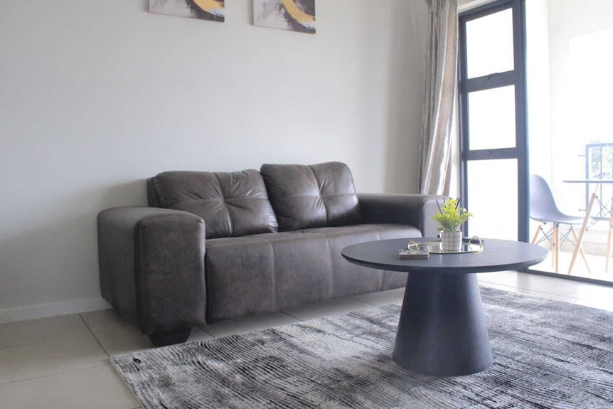 Delightful 1-bedroom Apartment In Cool Randburg Neighborhood - Randburg