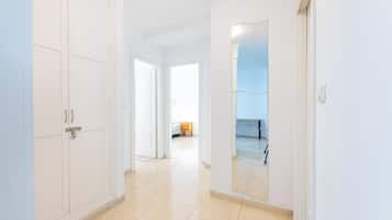 Apartamento, 2 quartos, para fumantes, terraço | Corredor