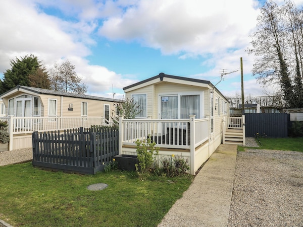 Debonair Atlas Caravan Rental Stonham Barns - Essex