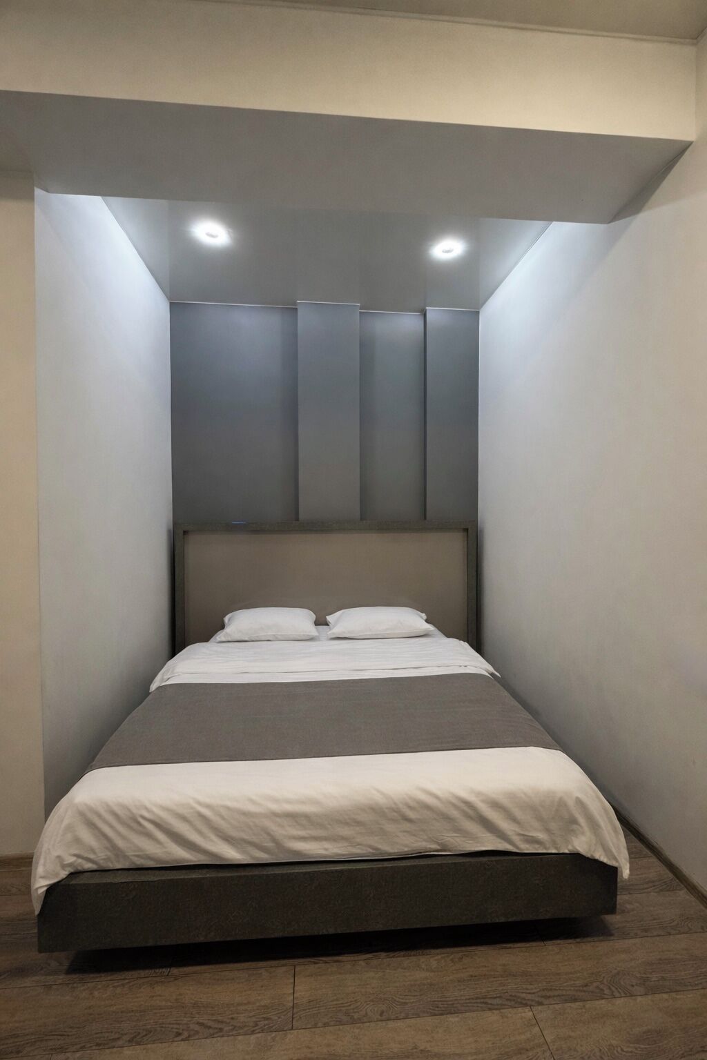 Quarto casal conforto | Escrivaninha, quartos à prova de som, Wi-Fi de cortesia
