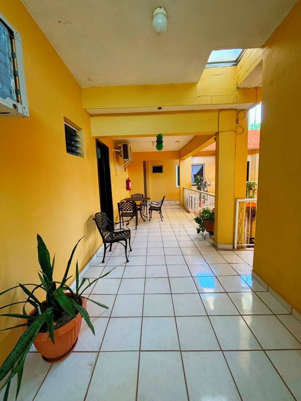 Quarto triplo clássico, vista para a cidade | Vista para o pátio
