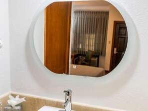 Quarto Duplo Standard, 1 quarto, pátio, vista para o pátio | Casa de banho