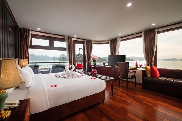 Dora Cruise Lan Ha Bay 5 Star - Quảng Yên
