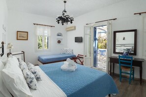 Quarto Triplo Clássico, varanda, vista para o jardim | Wi-fi grátis 