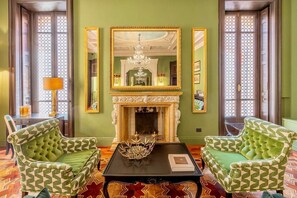 Suíte premier, 1 cama King, sacada | Área de estar
