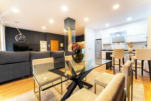 Apartamento superior, vista para a cidade | Parte interna