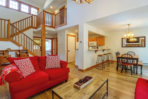 Near Slopes, Trails & Fun! Camelback Townhome - Kalahari Indoor Waterpark, Pocono Manor