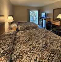 Quarto Standard, 2 camas de casal, acessível | Secretária, secretária adequada para computadores portáteis