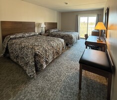 Quarto Standard, 2 camas queen-size, varanda | Secretária, secretária adequada para computadores portáteis