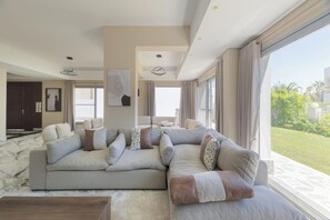 Villa de Luxo, 4 quartos, vista para o jardim | Sala de estar