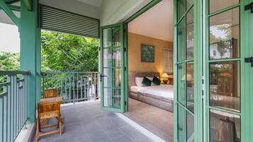 Villa Deluxe, 5 quartos, piscina privativa | Roupa hipoalergénica, cofre no quarto, secretária, Wi-fi grátis