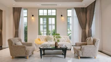 Vila luxo, 4 quartos, sacada, vista para o jardim | Área de estar