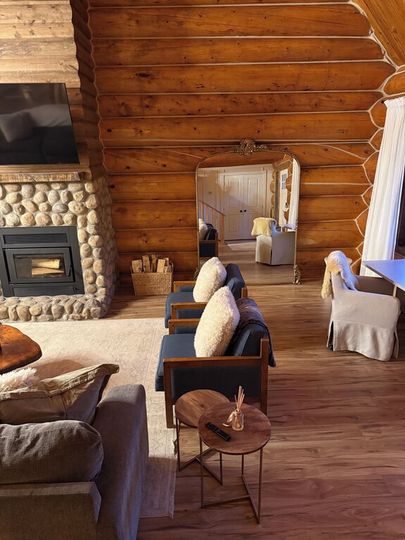 Rustic Luxury Log Cabin Lodge Cozy Fireplace Peaceful Retreat In Delta Junction - Alaska