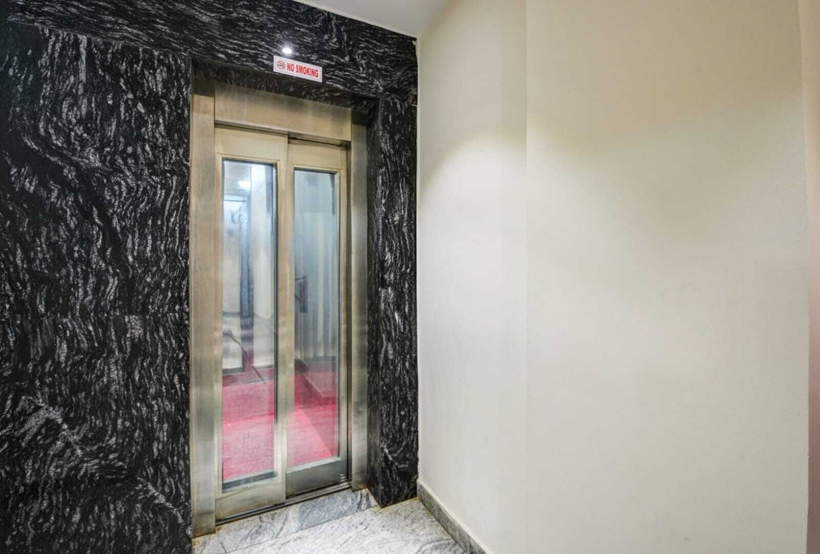 Quarto casal clássico, vista para a cidade | Parte interna