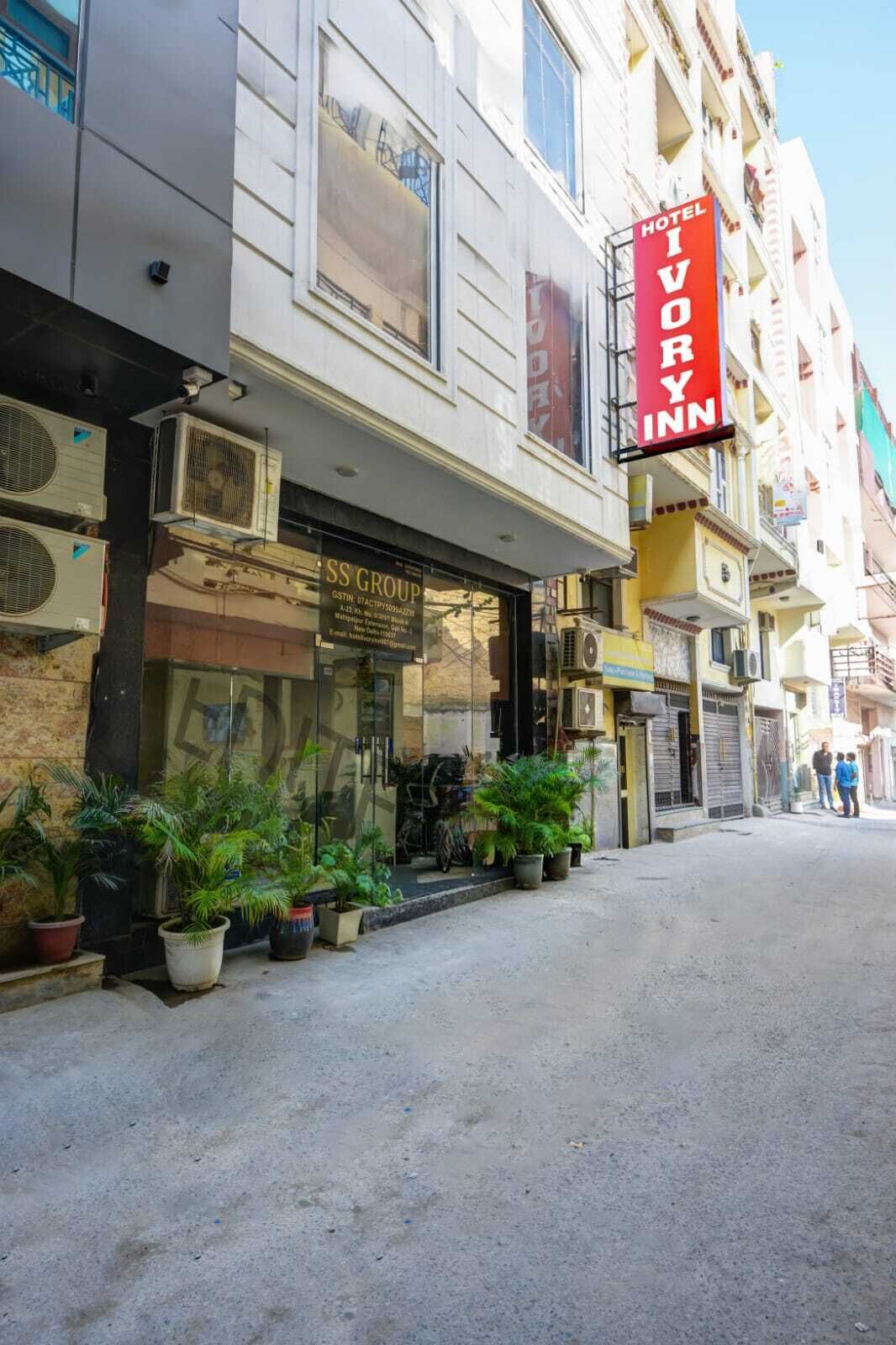 Quarto casal clássico, vista para a cidade | Detalhe da fachada