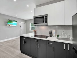 Estúdio conforto | Cozinha privada | Geladeira, micro-ondas, fogão, cooktop