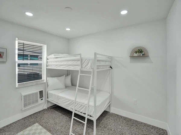 906 North Riverside Dr - Quiet Waters Park, Deerfield Beach