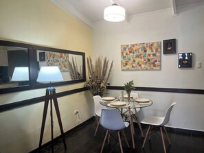 Condo, 2 quartos | Sala de jantar