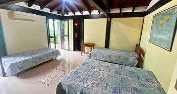 Suíte, várias camas, sacada