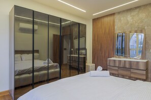 Villa de Luxo, 6 quartos, piscina privativa, vista para o jardim | Minibar, secretária adequada para computadores portáteis 