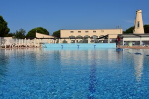 2 piscinas exteriores 