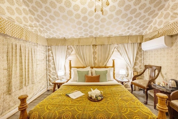 Elivaas Zephyr Luxury Cottages - Uttarakhand