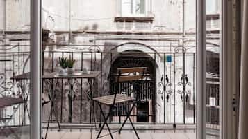 Quarto casal, sacada, vista para a cidade | Parte interna