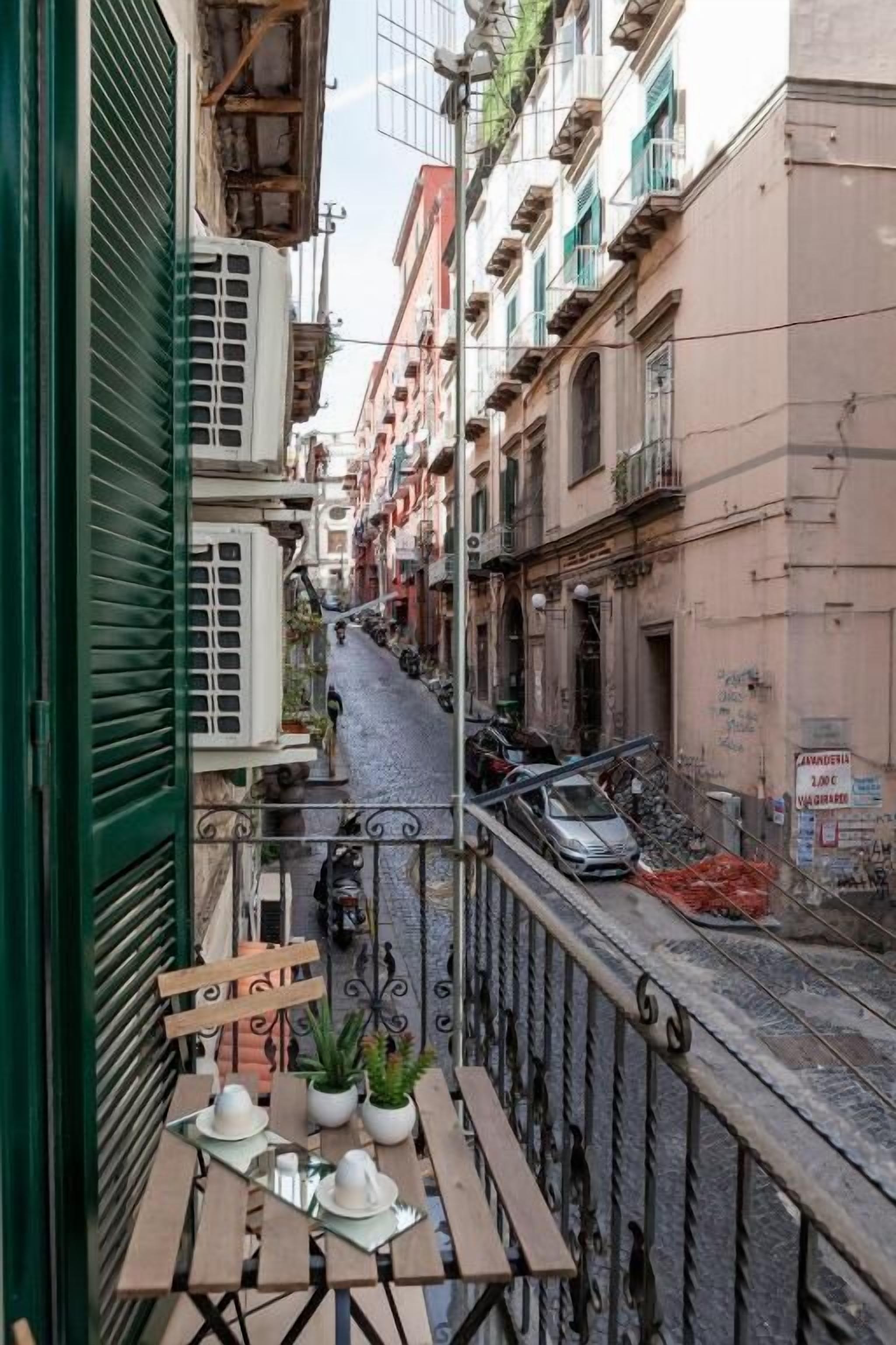 Quarto casal, sacada, vista para a cidade | Opções para refeição ao ar livre