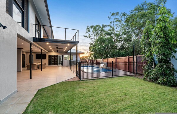 Zen Monarch Family Luxury Retreat Pool Bbq - Darwin