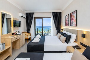 Quarto Standard, varanda, vista para o mar | Minibar, berços/camas para crianças grátis, Wi-fi grátis 